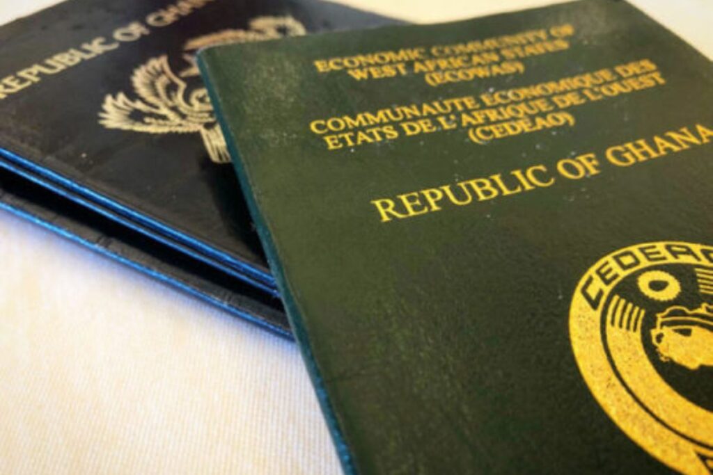 Passeport : le Ghana réduit les prix à 13 000 F CFA, le Togo reste à 30 ...