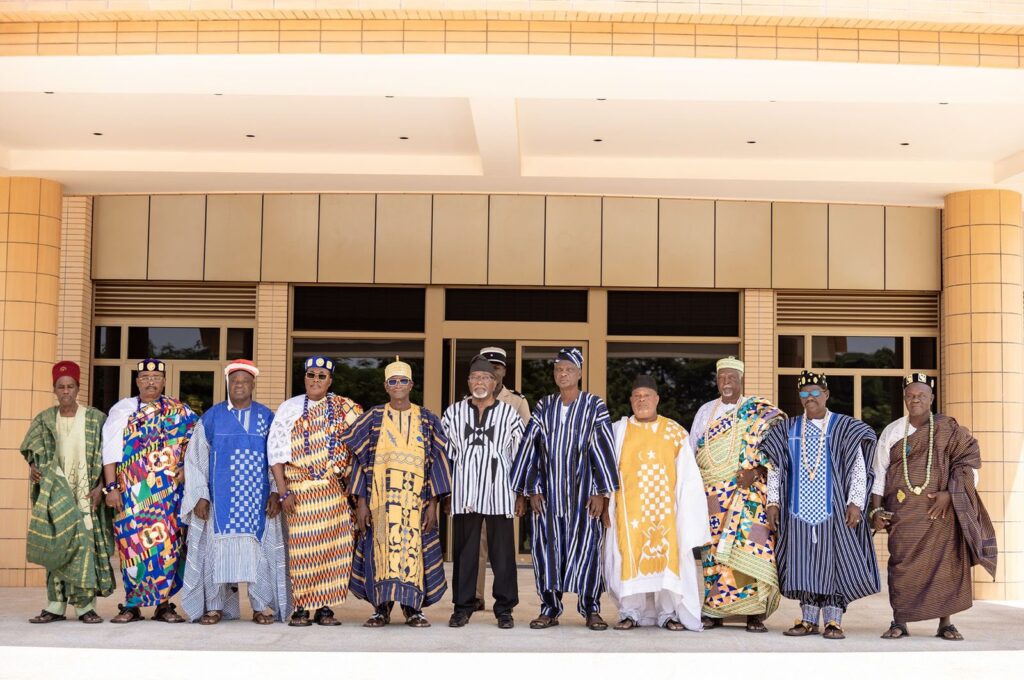 Togo - Jean-Lucien Savi de Tové reçoit le Conseil national des chefs ...