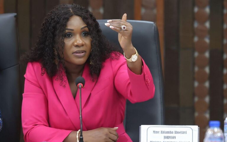 Consultations nationales sur la nouvelle feuille de route : FLAGORNERIE ...
